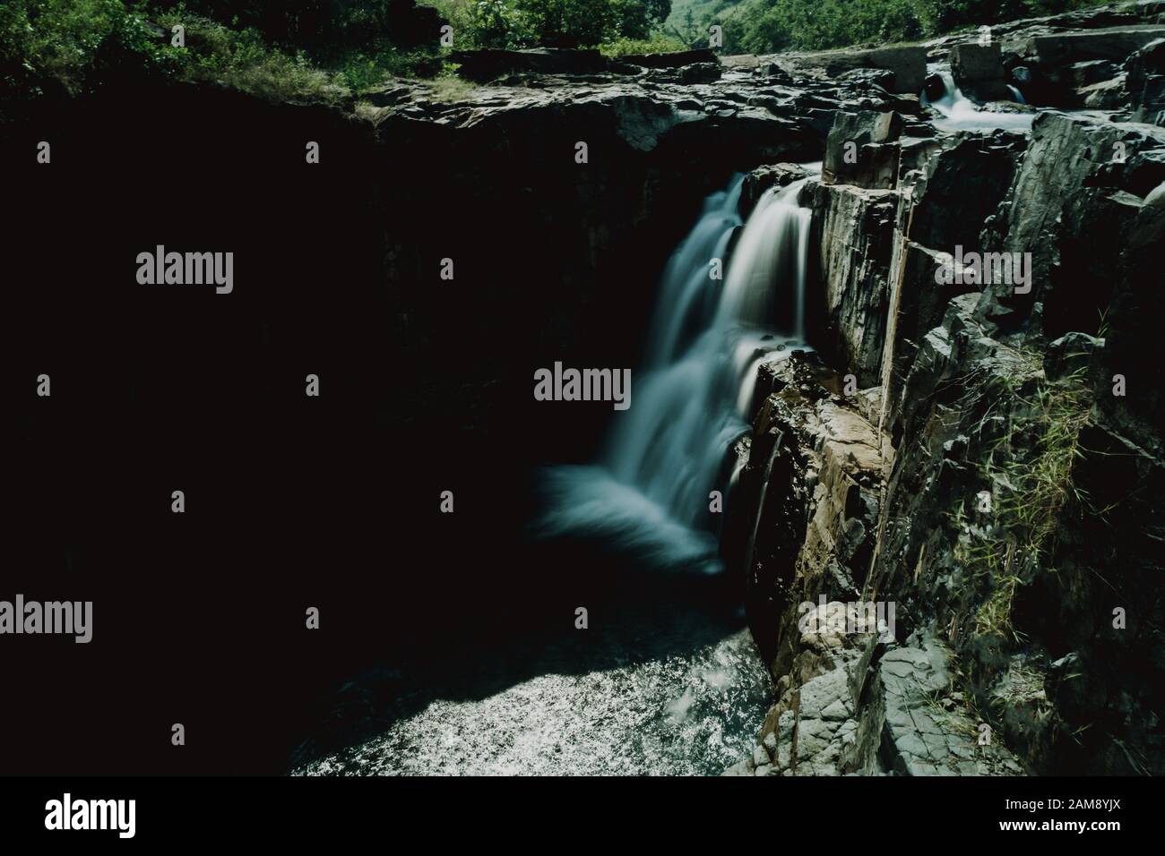 Awesome landscape of Zarwani waterfall, Dhirkhadi, Gujarat Stock Photo ...