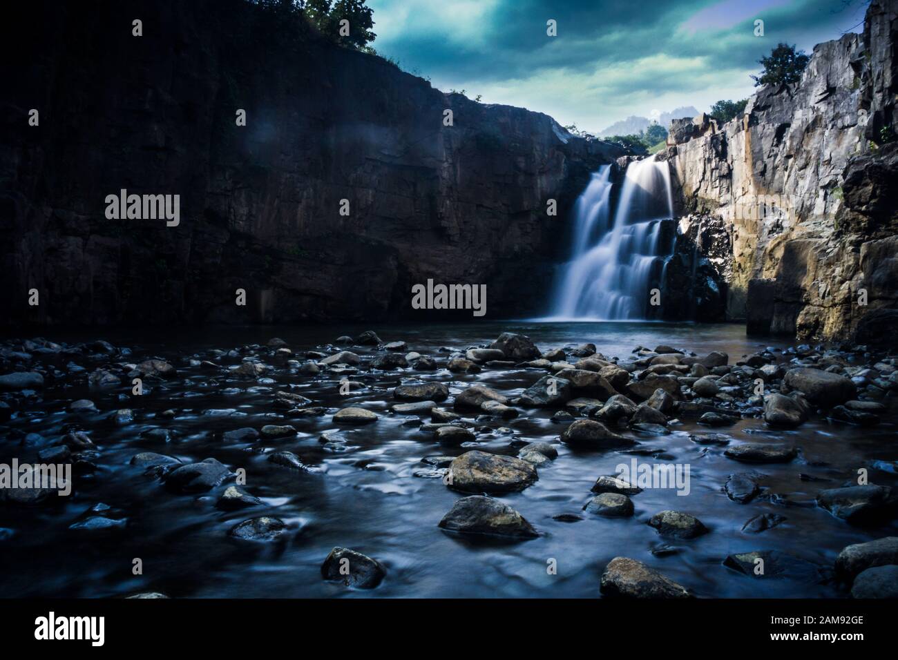 Awesome landscape of Zarwani waterfall, Dhirkhadi, Gujarat Stock Photo ...