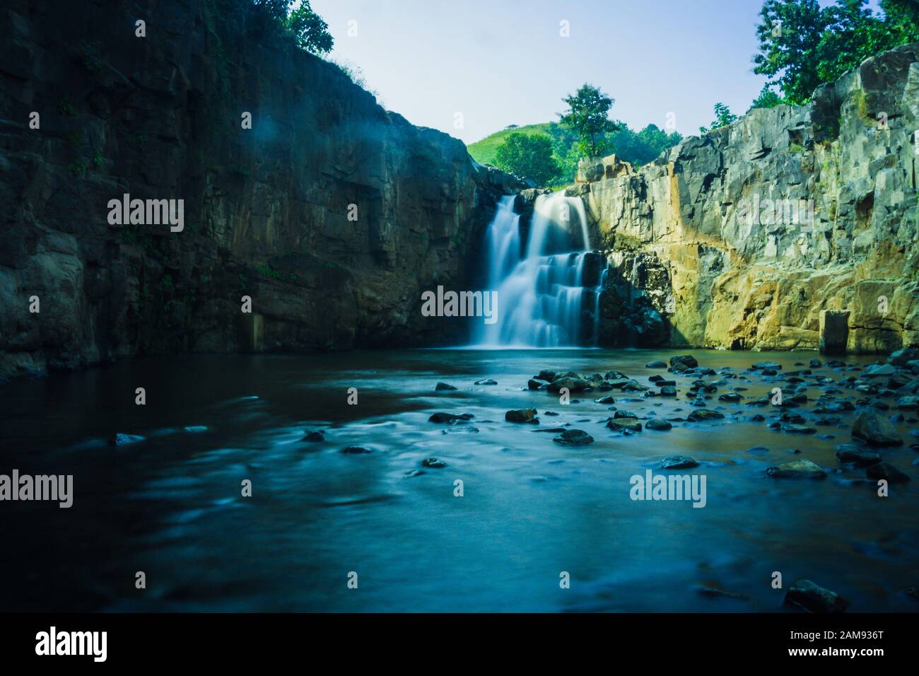 Awesome landscape of Zarwani waterfall, Dhirkhadi, Gujarat Stock Photo ...