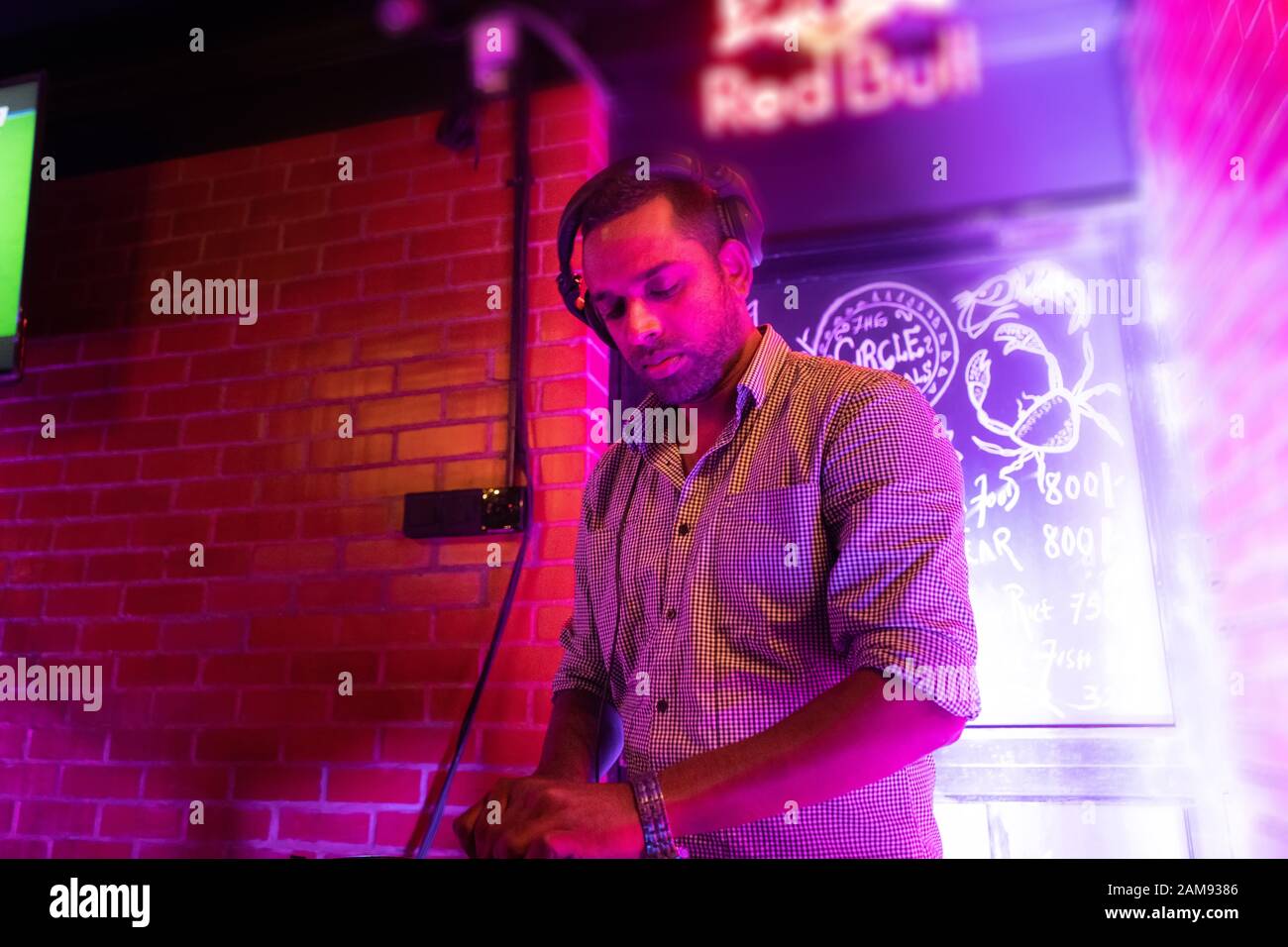 Foggy nightclub hi-res stock photography and images - Alamy