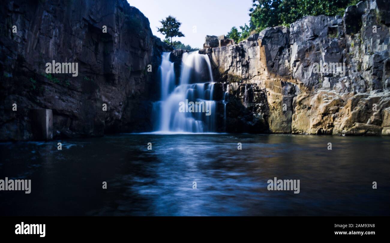 Awesome landscape of Zarwani waterfall, Dhirkhadi, Gujarat Stock Photo ...
