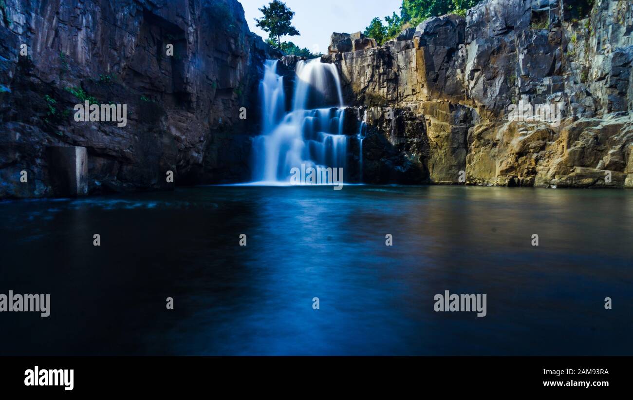 Awesome landscape of Zarwani waterfall, Dhirkhadi, Gujarat Stock Photo ...