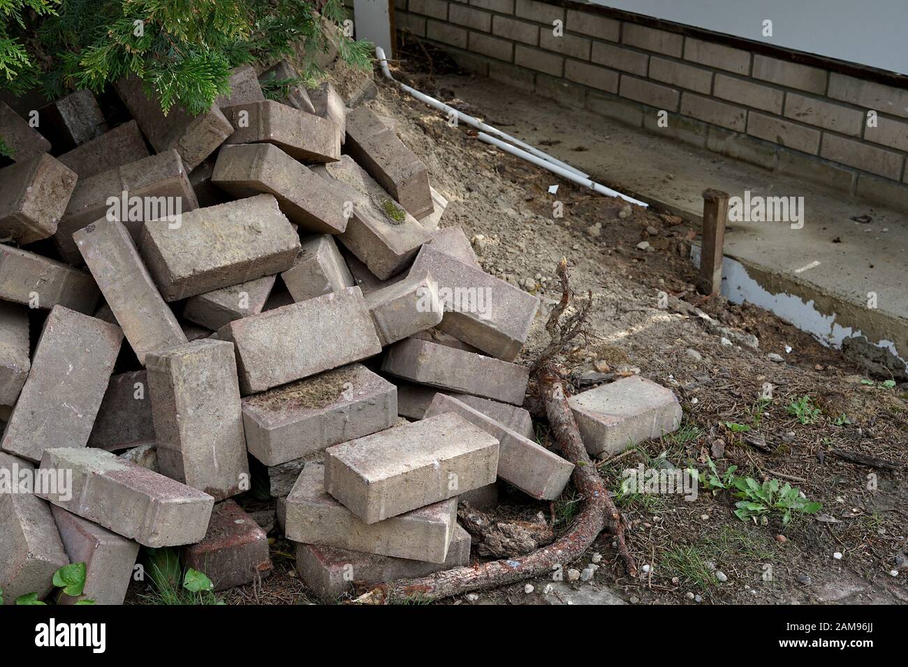 Pile of bricks hi-res stock photography and images - Alamy
