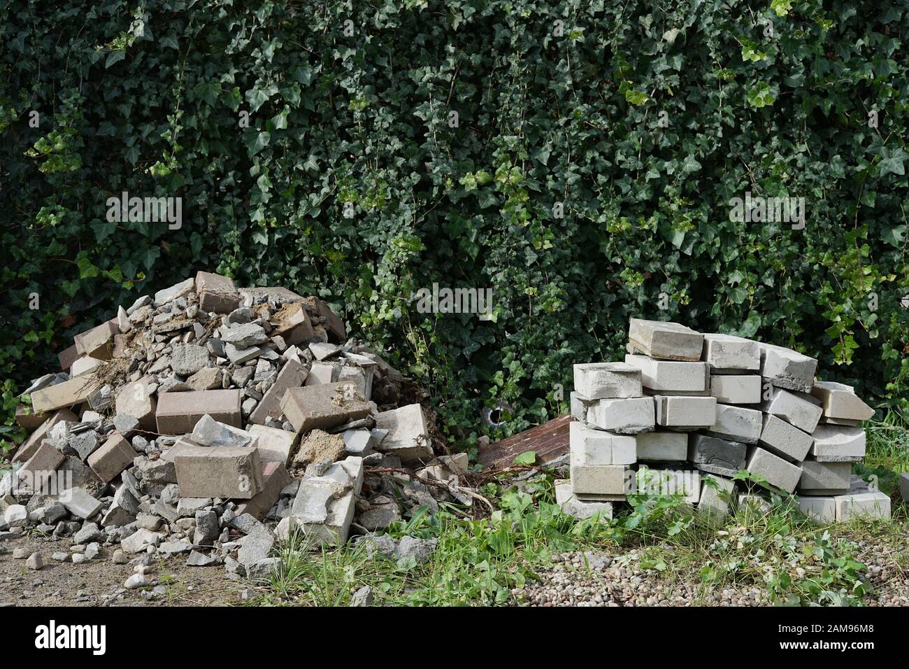 Pile of bricks hi-res stock photography and images - Alamy