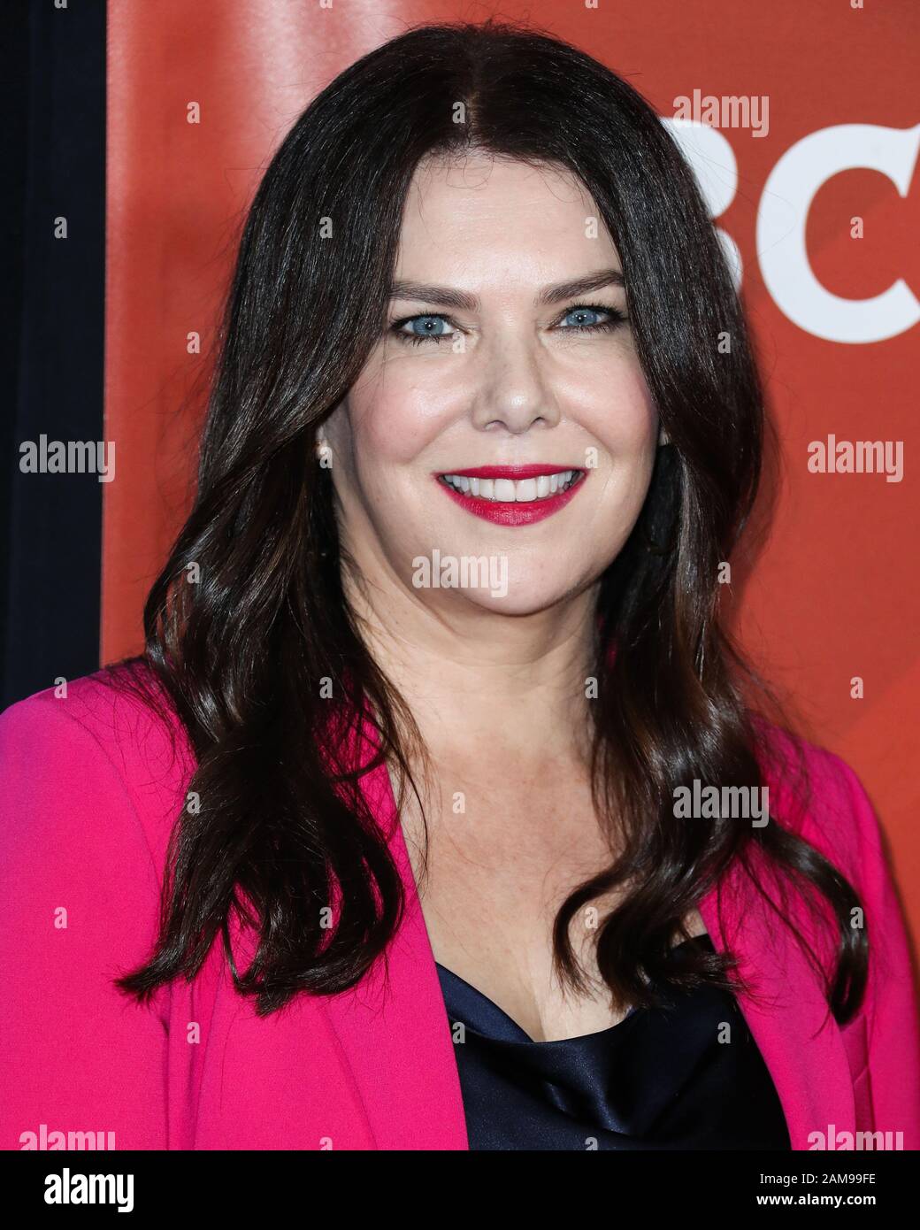 PASADENA, LOS ANGELES, CALIFORNIA, USA - JANUARY 11: Lauren Graham ...