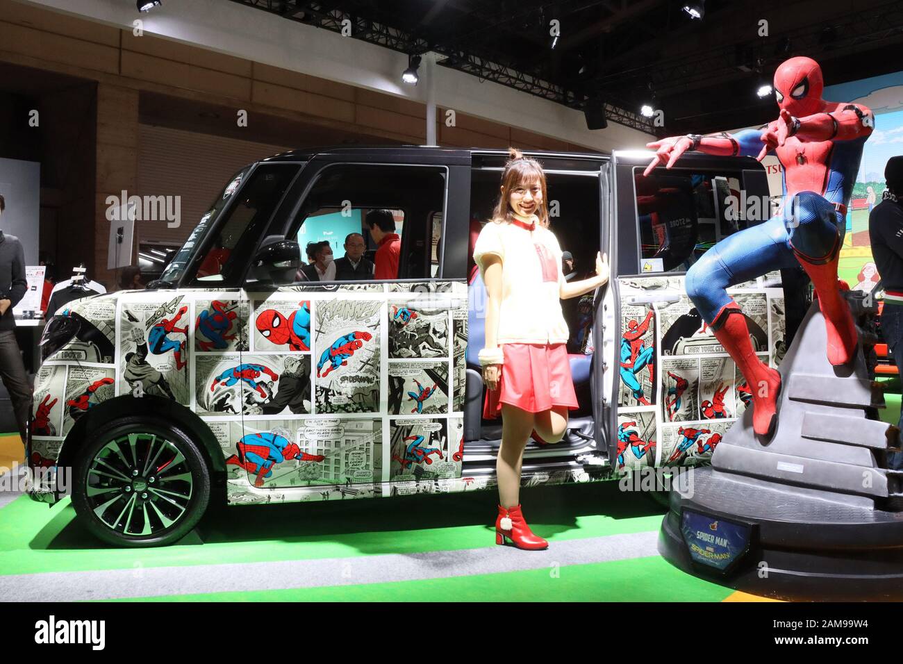 Chiba, Japan. 10th Jan, 2020. Japanese automaker Daihatsu Motor displays a mini wagon "Tant ...