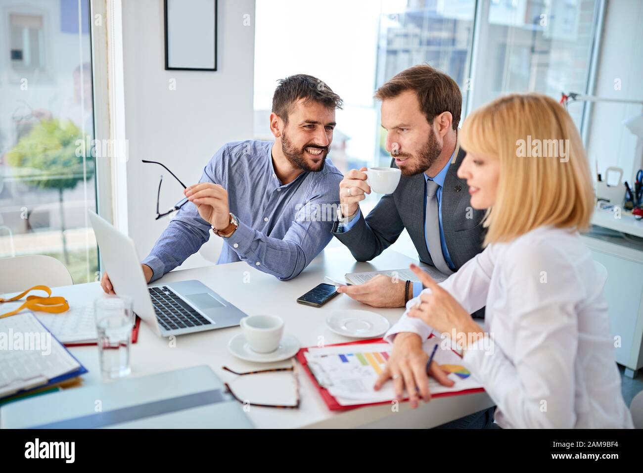 Team cooperation hi-res stock photography and images - Alamy