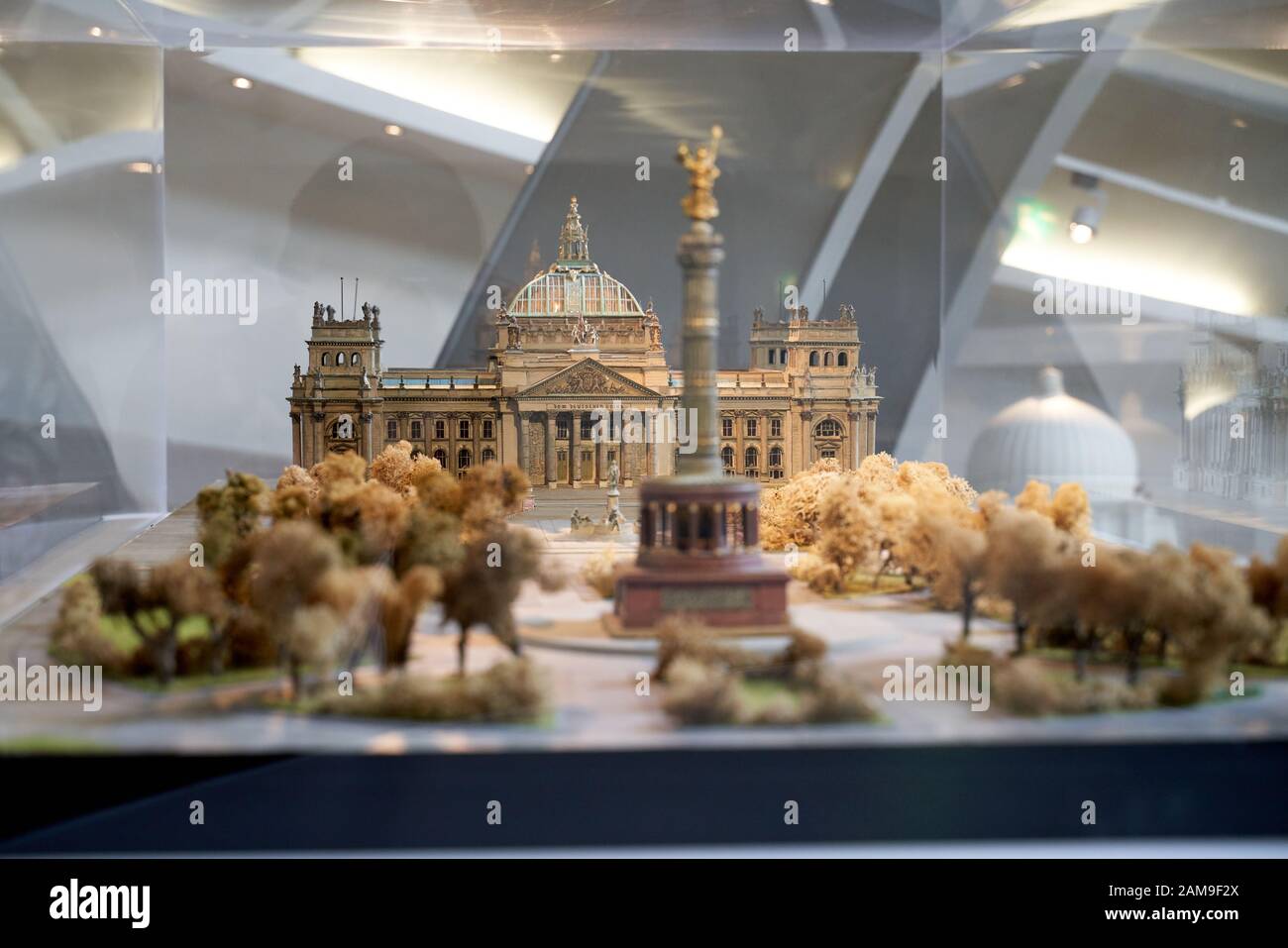 The reichstag model hi-res stock photography and images - Alamy