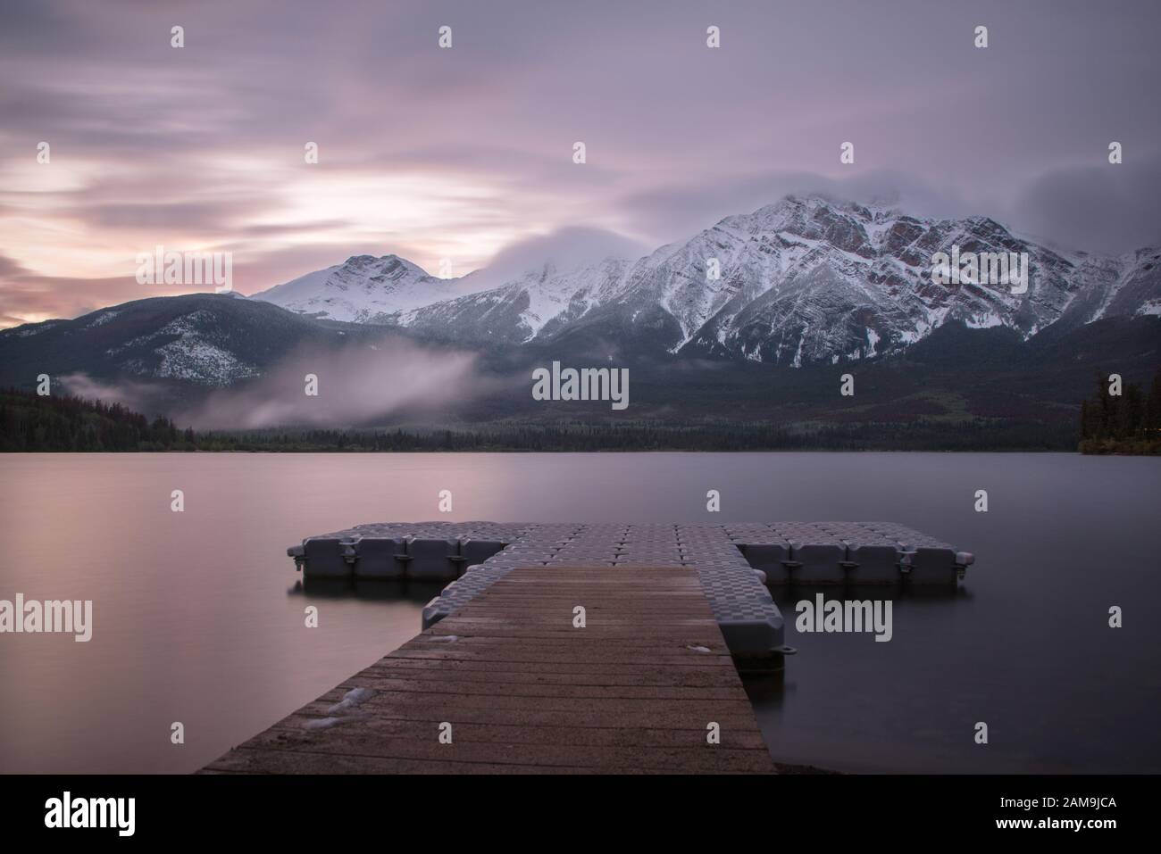 Pyramid lake jasper national park hi-res stock photography and images ...