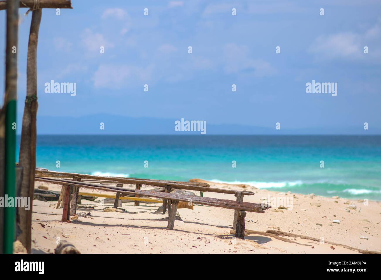 Bench on beach coconut tree hi-res stock photography and images - Alamy