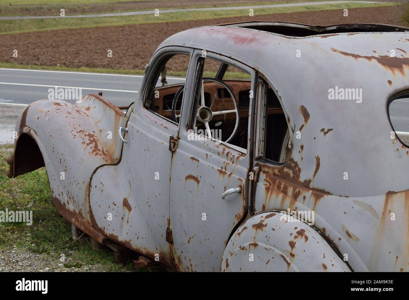 Rotting car hi-res stock photography and images - Alamy