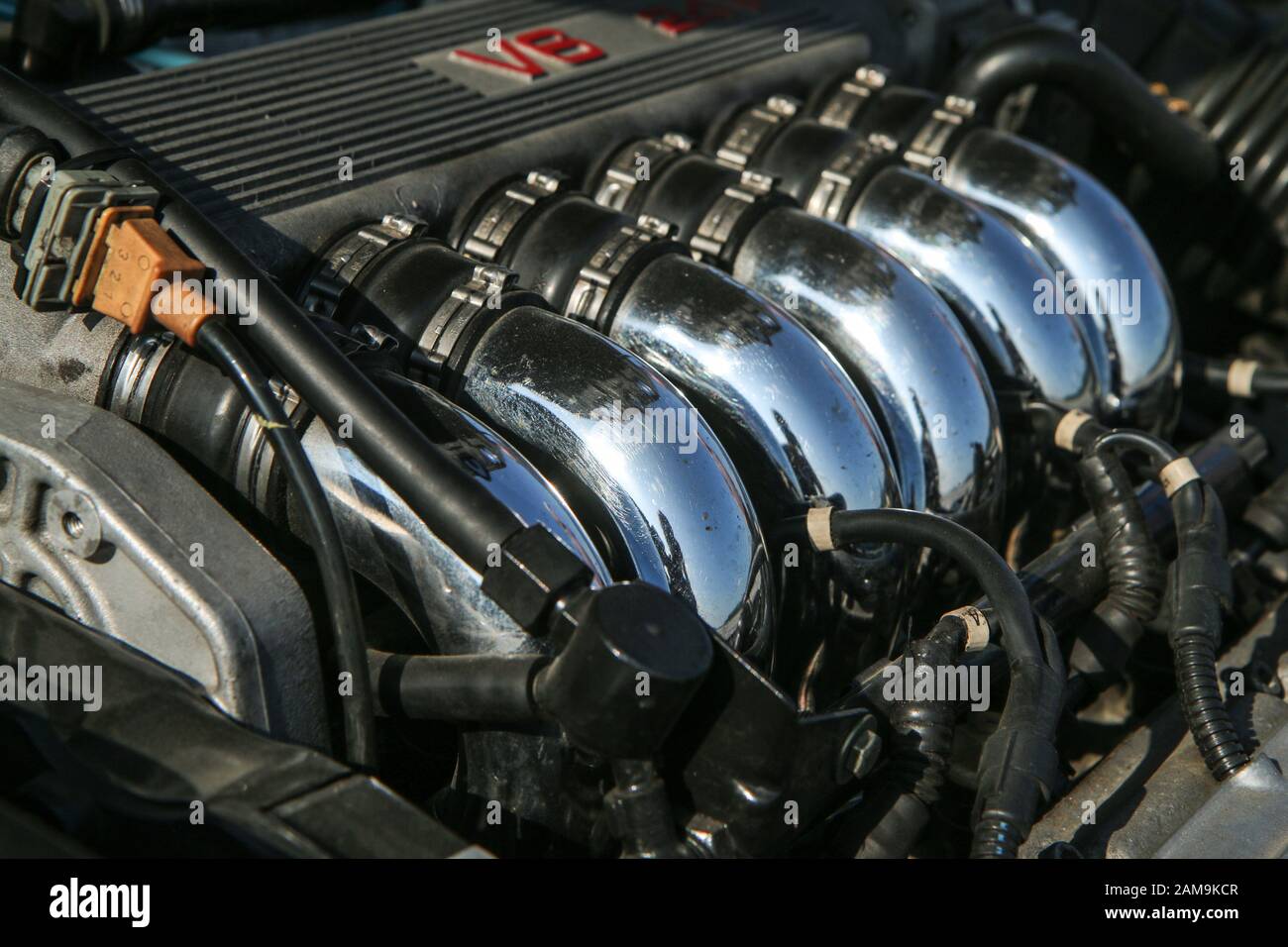 V6 engine hi-res stock photography and images - Alamy