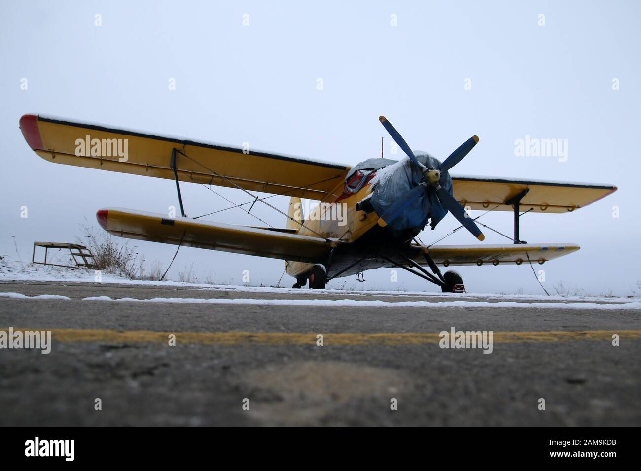 Old fashioned aircraft hi-res stock photography and images - Alamy
