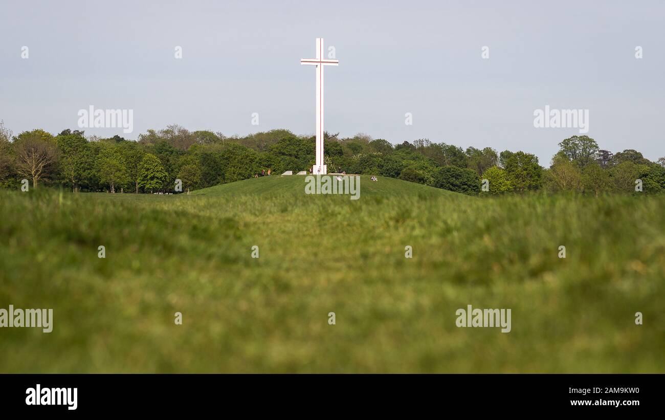 Papal cross hi-res stock photography and images - Alamy
