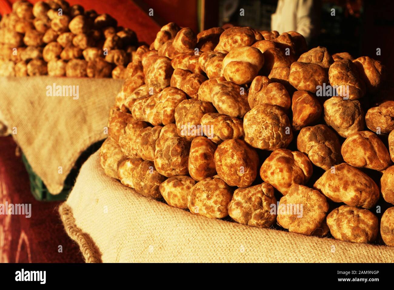 Saudi arabian cuisine desert hi-res stock photography and images - Alamy