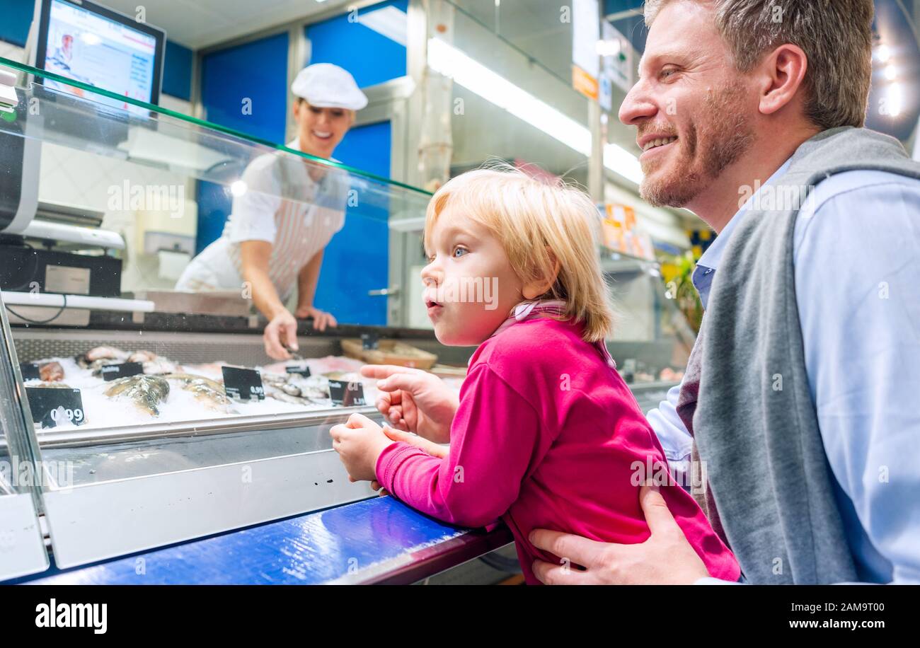 Family at the fish counter in a supermarket Stock Photo - Alamy