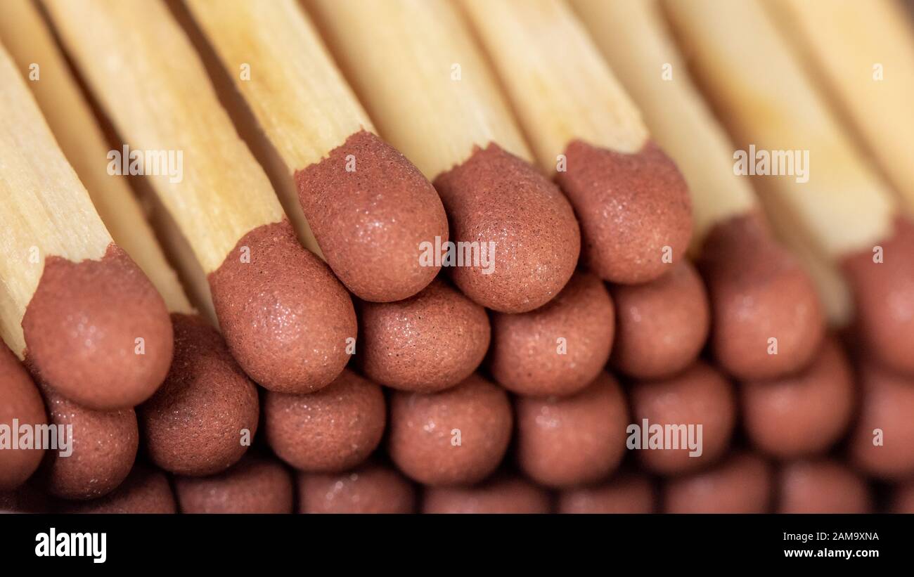 Full box matches red hi-res stock photography and images - Alamy
