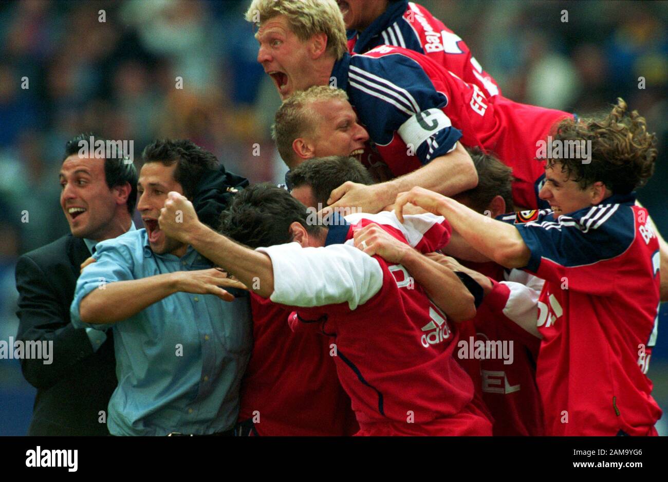 Owen hargreaves 2000 hi-res stock photography and images - Alamy