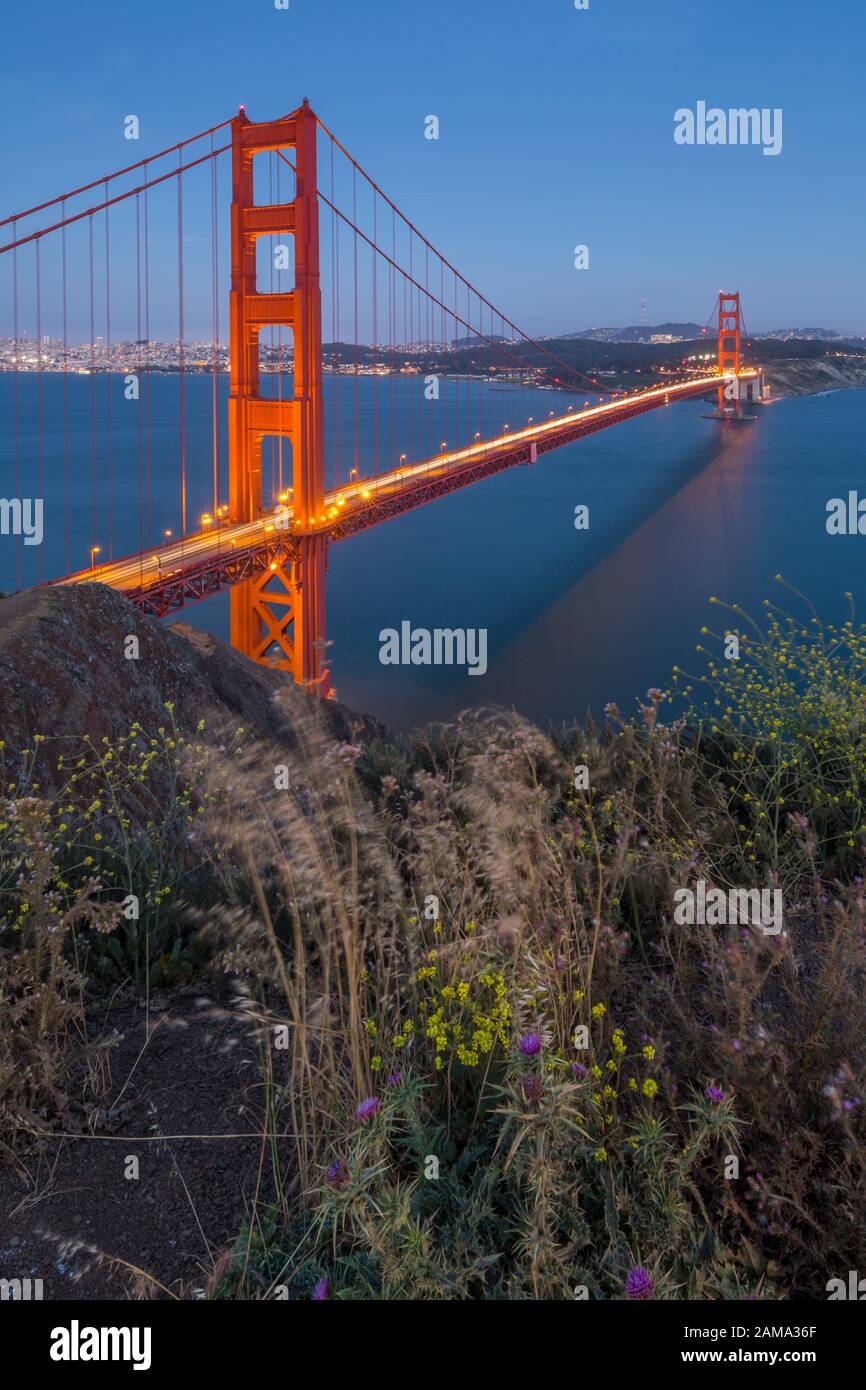 View of Golden Gate Bridge from Golden Gate Bridge Vista Point at dusk ...
