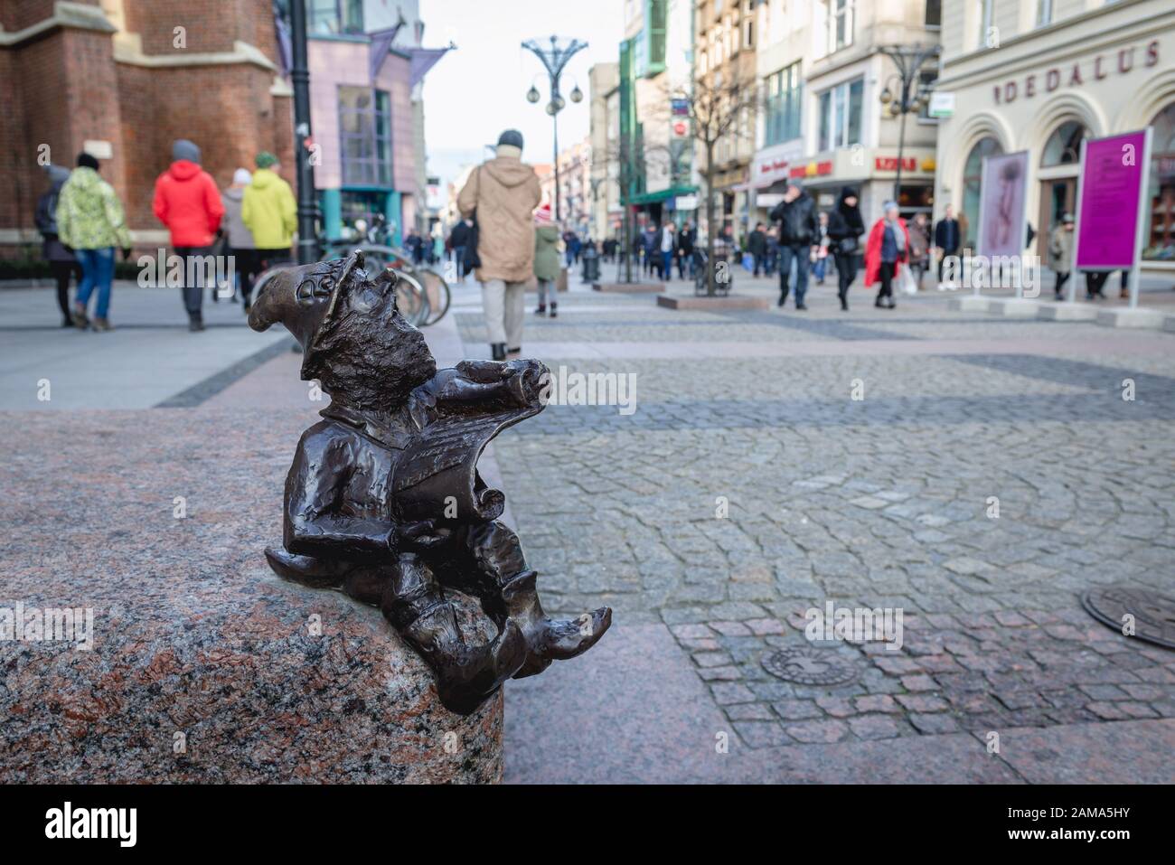 Figurine of dwarf on Swidnicka Street the Old Town of Wroclaw in ...