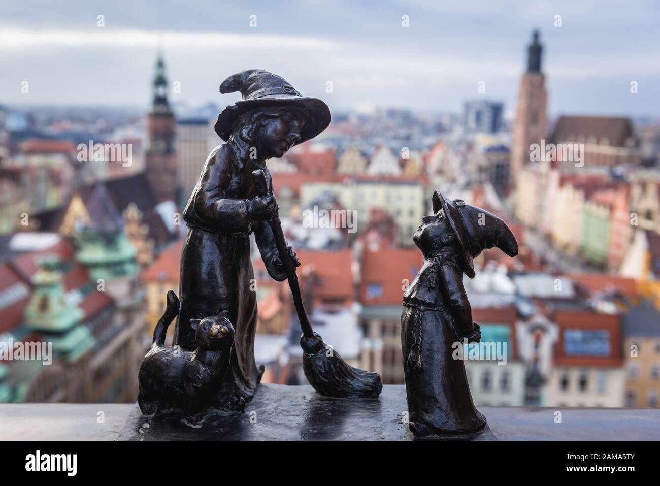 Figurine of dwarfs on so called Witches Bridge between towers of Gothic ...