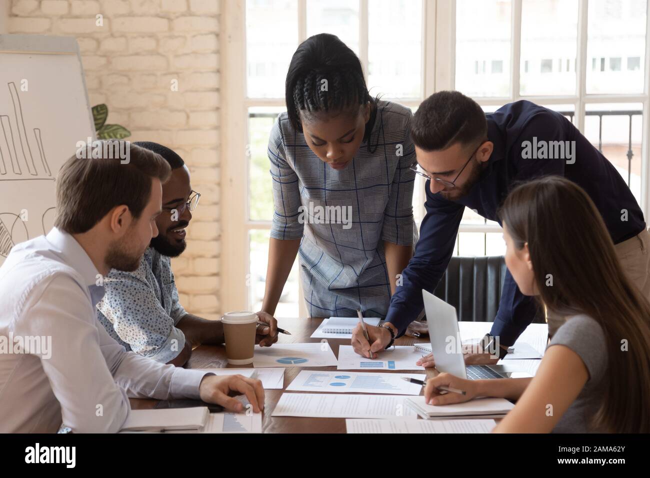 Employees businesspeople hi-res stock photography and images - Alamy