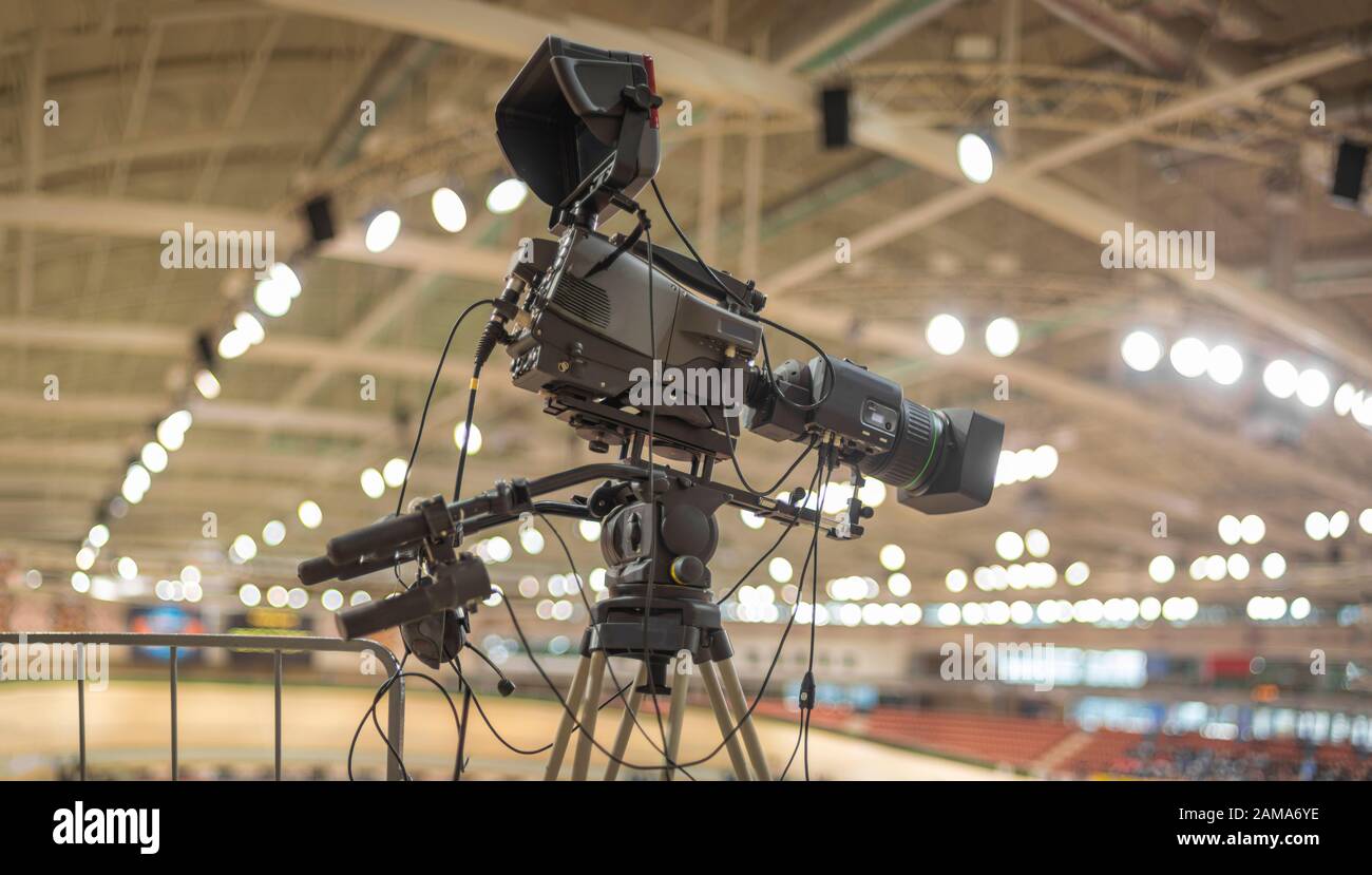 Camera stadium broadcast filming hi-res stock photography and images ...