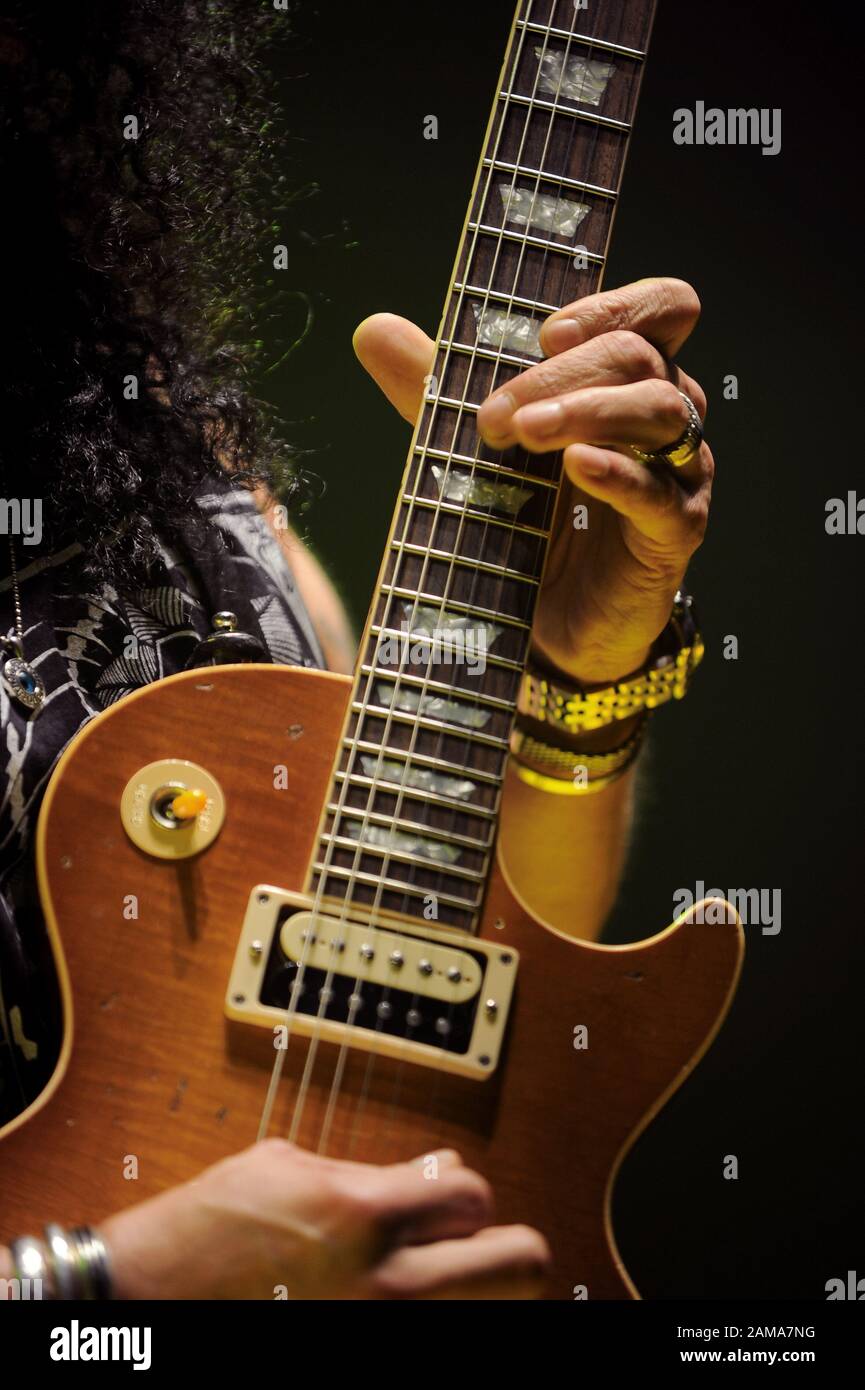 Slash guitar hi-res stock photography and images - Alamy