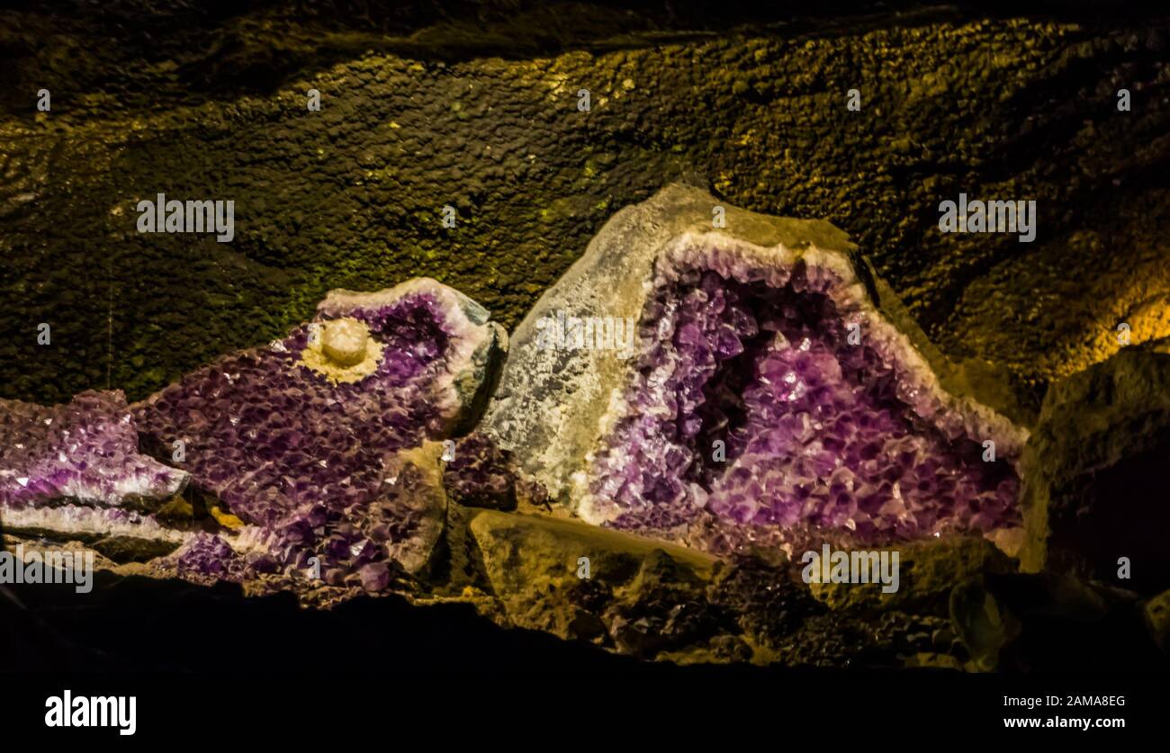 Crystal rocks hi-res stock photography and images - Alamy