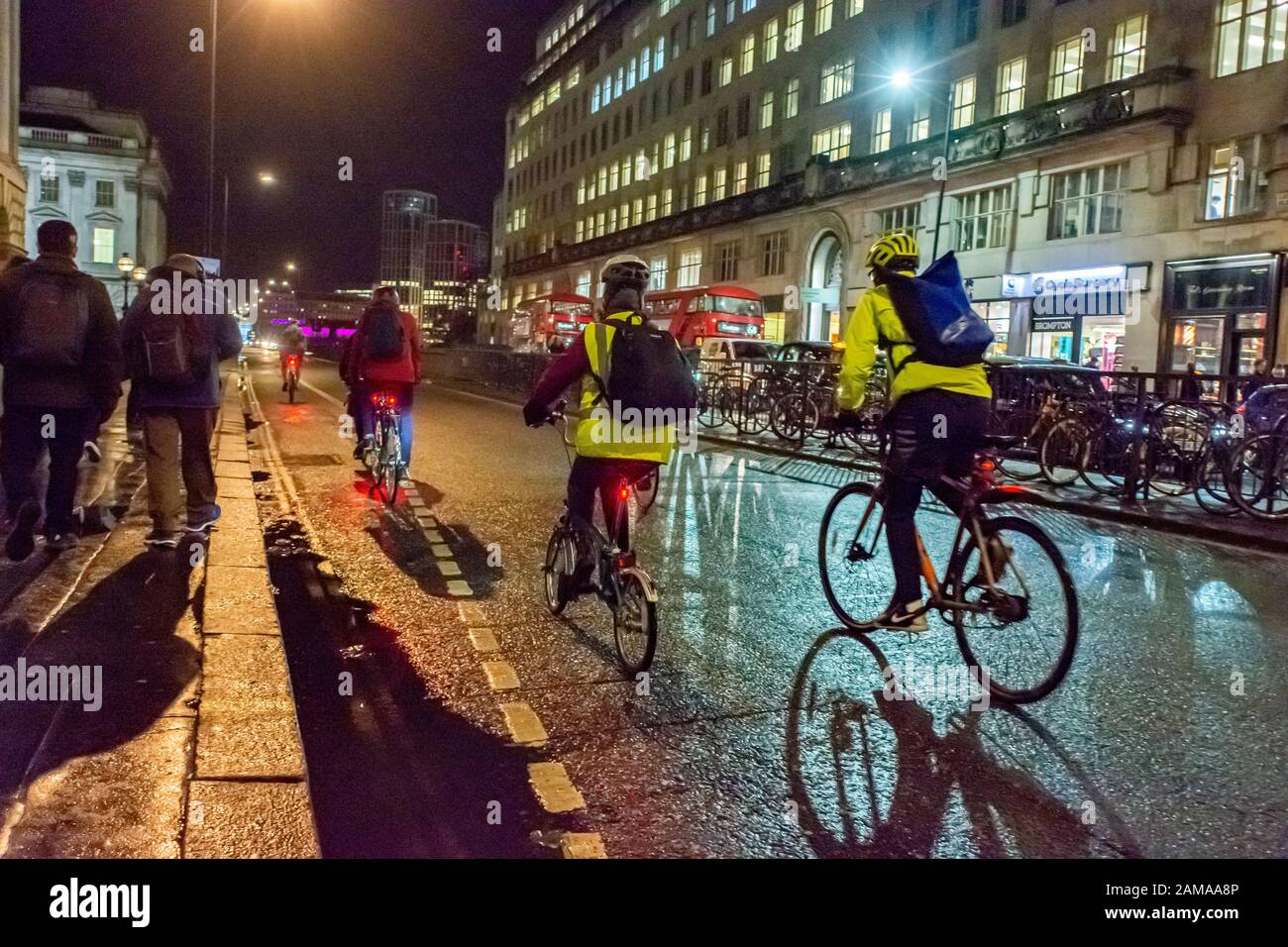 Office workers commuting hi-res stock photography and images - Alamy