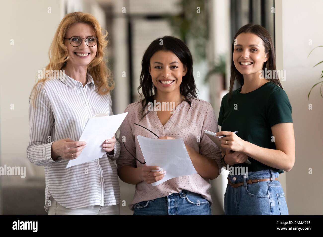 Diversity office ethnic hi-res stock photography and images - Alamy