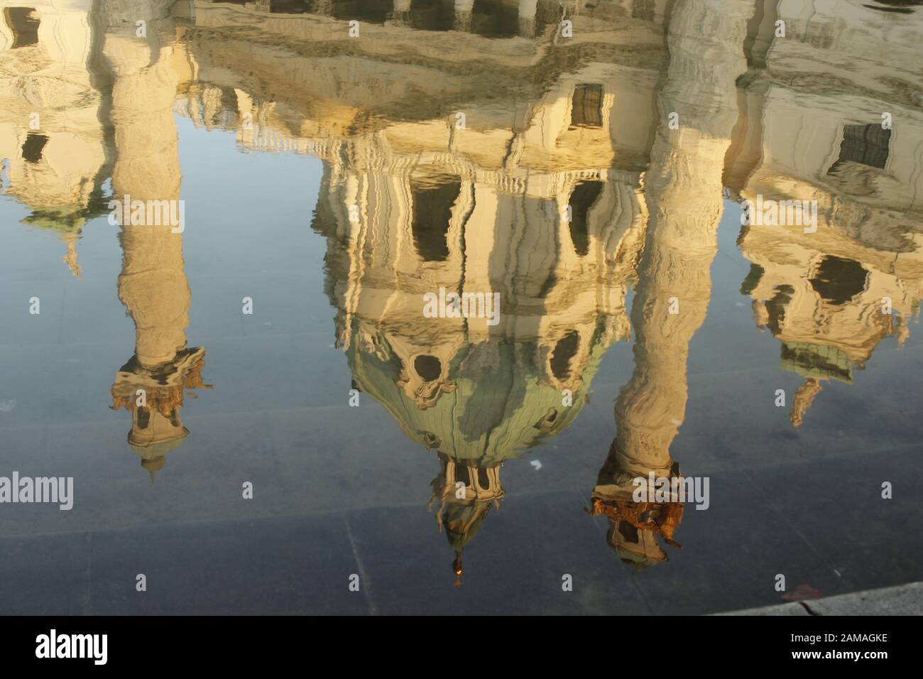 Reflection column water architecture hi-res stock photography and ...