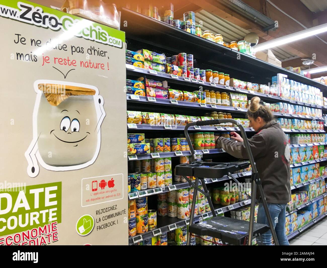 Food waste supermarket france hi-res stock photography and images - Alamy