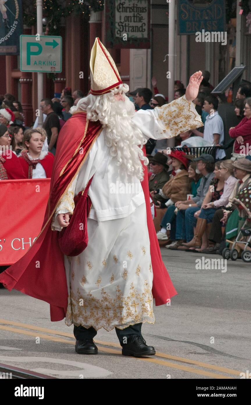 Santa Claus at Dickens on The Strand parade, The Strand, Galveston ...