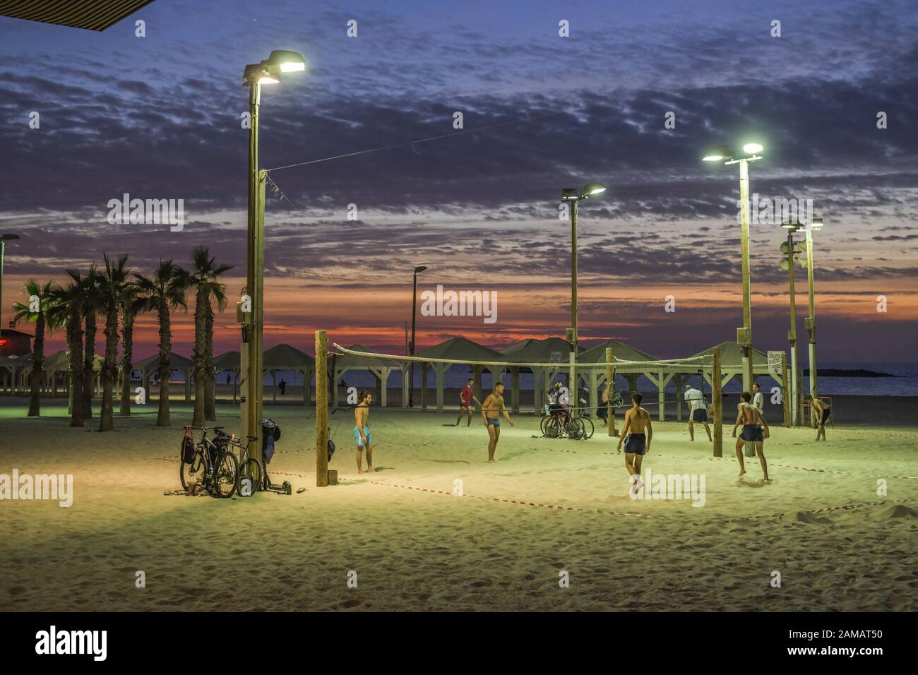 Strand volleyball hi-res stock photography and images - Alamy
