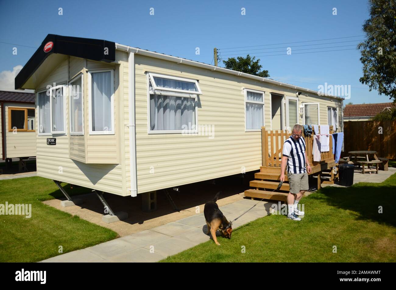 Caravan park holiday cottages hi-res stock photography and images - Alamy