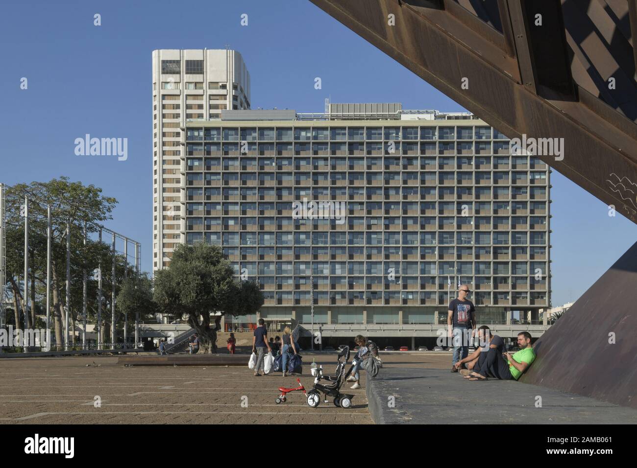Städtisches Rathaus, Izhak Rabin Square, Tel Aviv, Israel Stock Photo ...