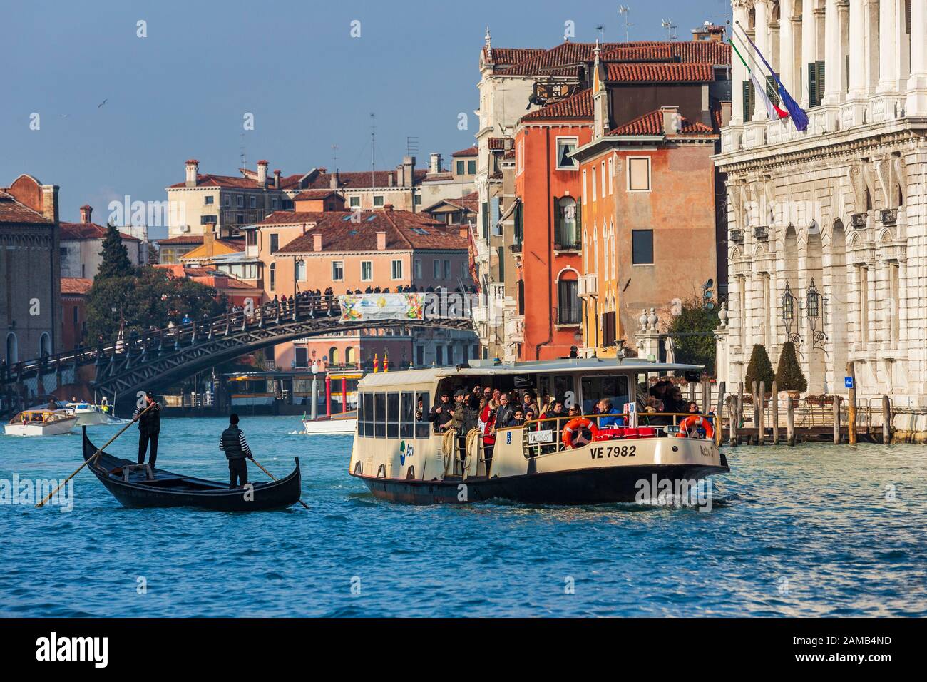 Traghetti venice hi-res stock photography and images - Alamy