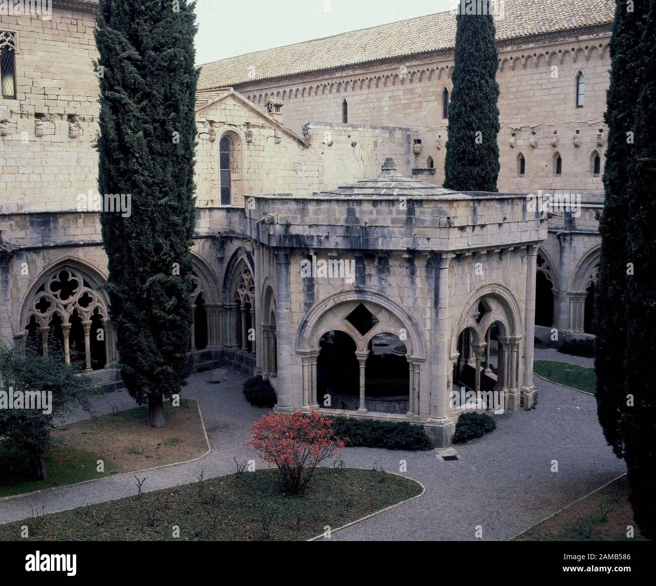 TEMPLETE ROMANICO DEL CLAUSTRO DEL MONASTERIO DE POBLET - SIGLO XIII ...