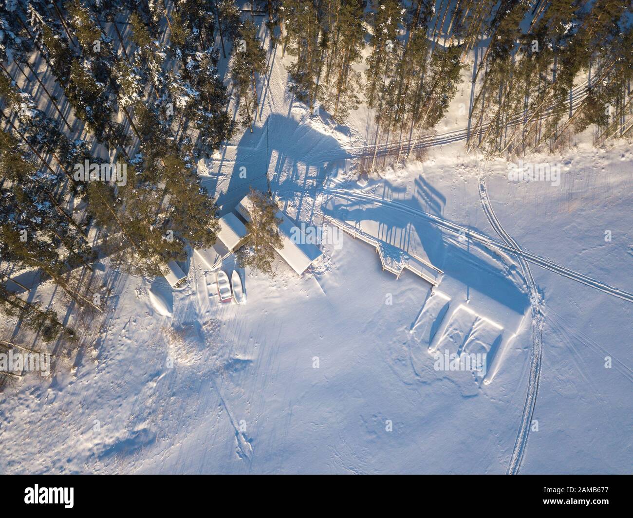 Small lake snow covered hi-res stock photography and images - Alamy