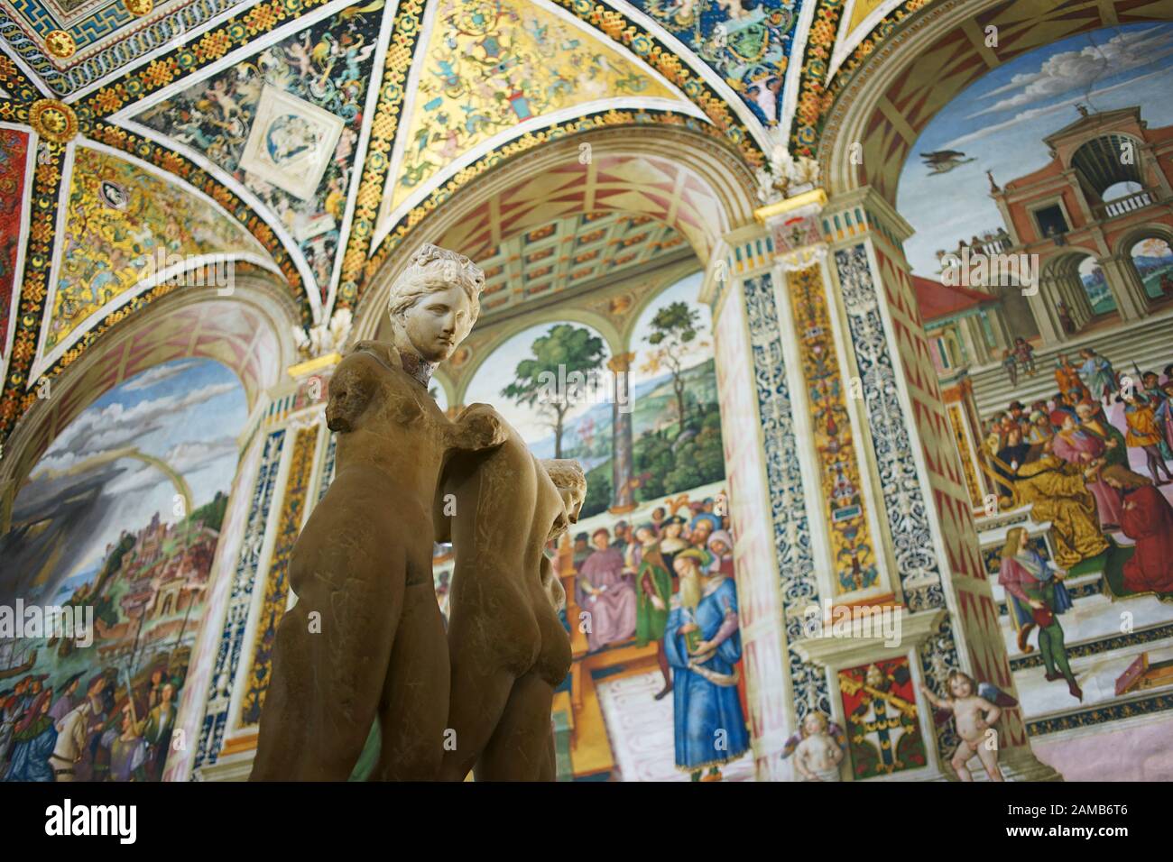The Piccolomini Library in the Siena Cathedral ( Duomo Siena ), Siena ...
