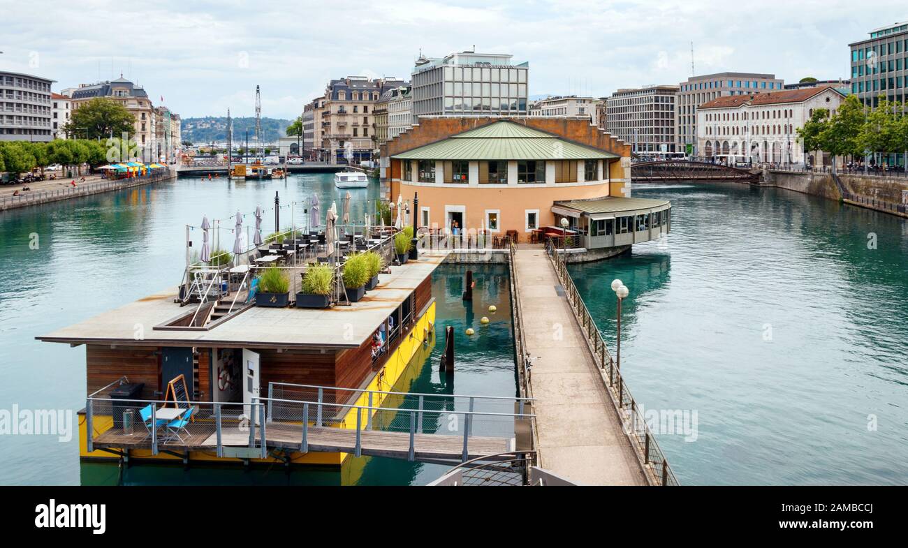 Poste de quai hi-res stock photography and images - Alamy