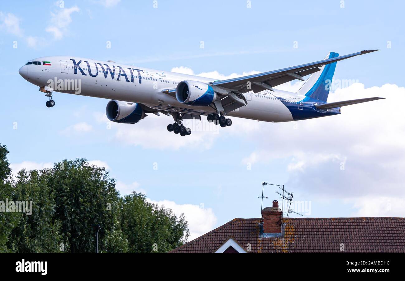 Kuwait airways b777 hi-res stock photography and images - Alamy