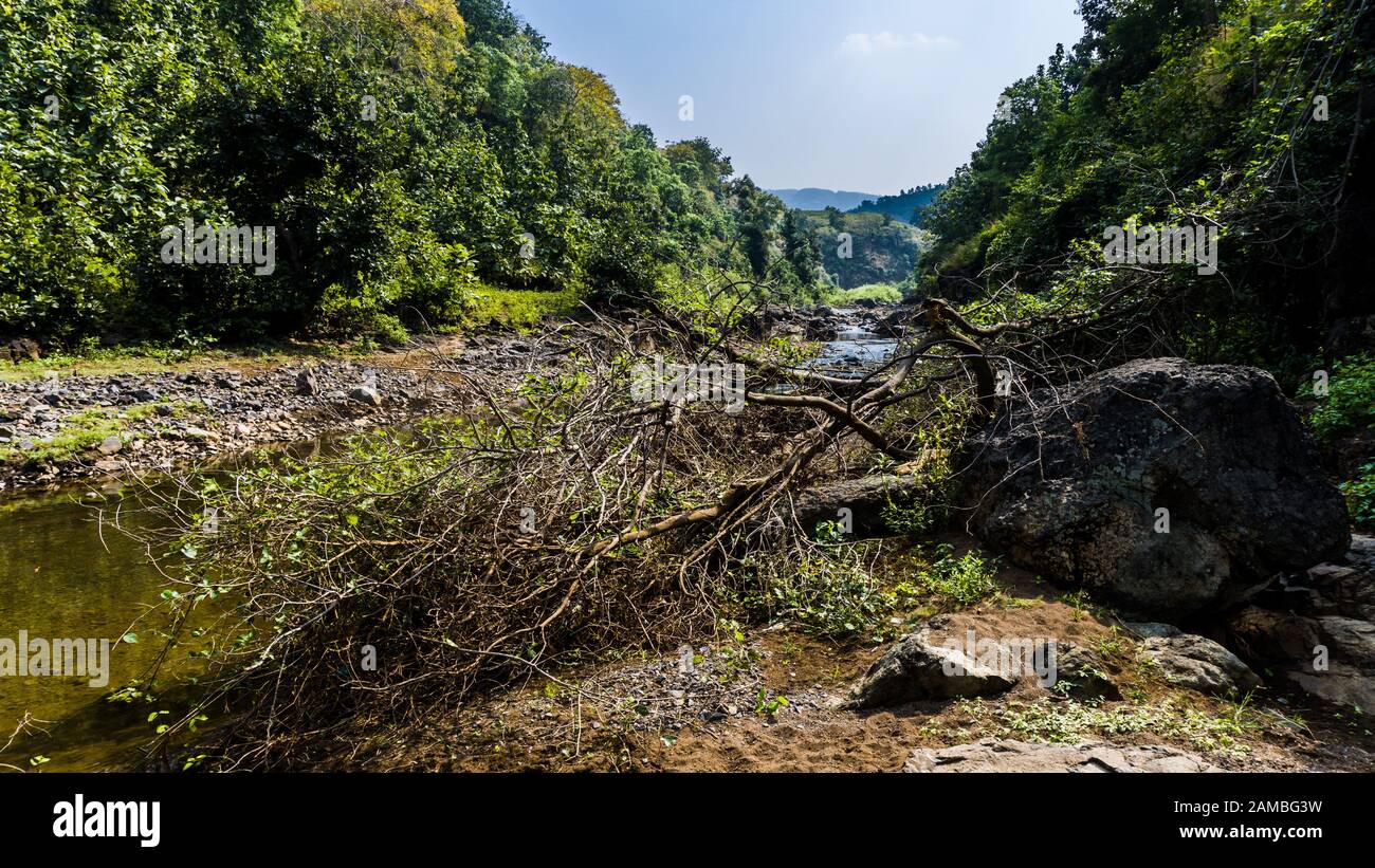 Awesome landscape of Zarwani waterfall, Dhirkhadi, Gujarat Stock Photo ...
