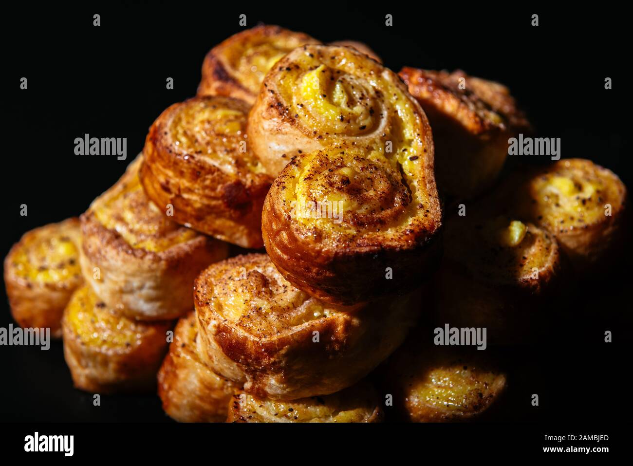 Mini pâtisseries hi-res stock photography and images - Alamy