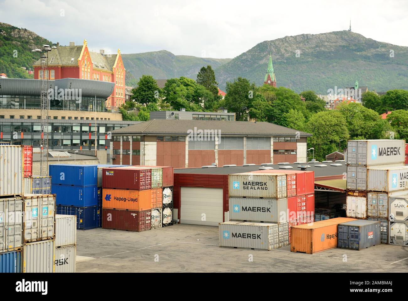 Maersk sealand shipping containers hi-res stock photography and images ...