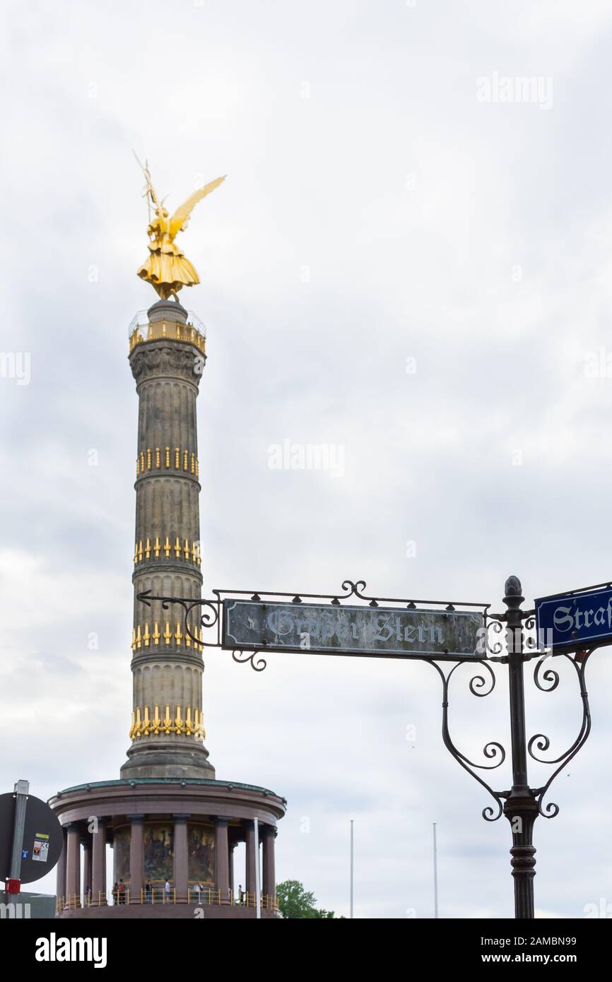 German street signs hi-res stock photography and images - Alamy