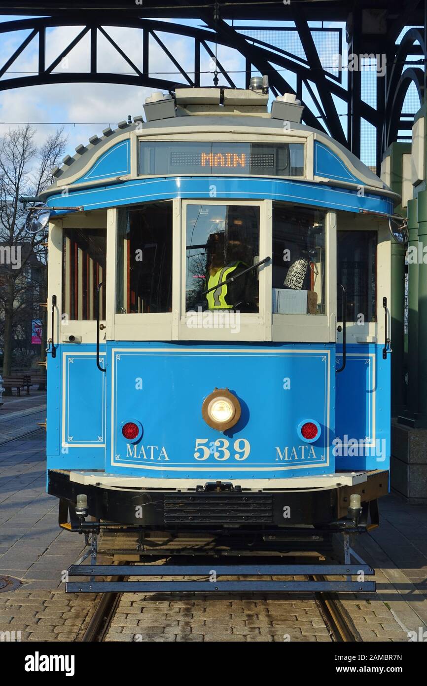 Main street trolley memphis trolley hi-res stock photography and images ...