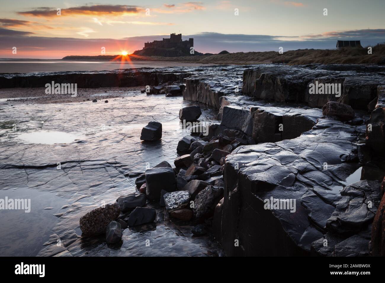 Dark wet rocks hi-res stock photography and images - Alamy