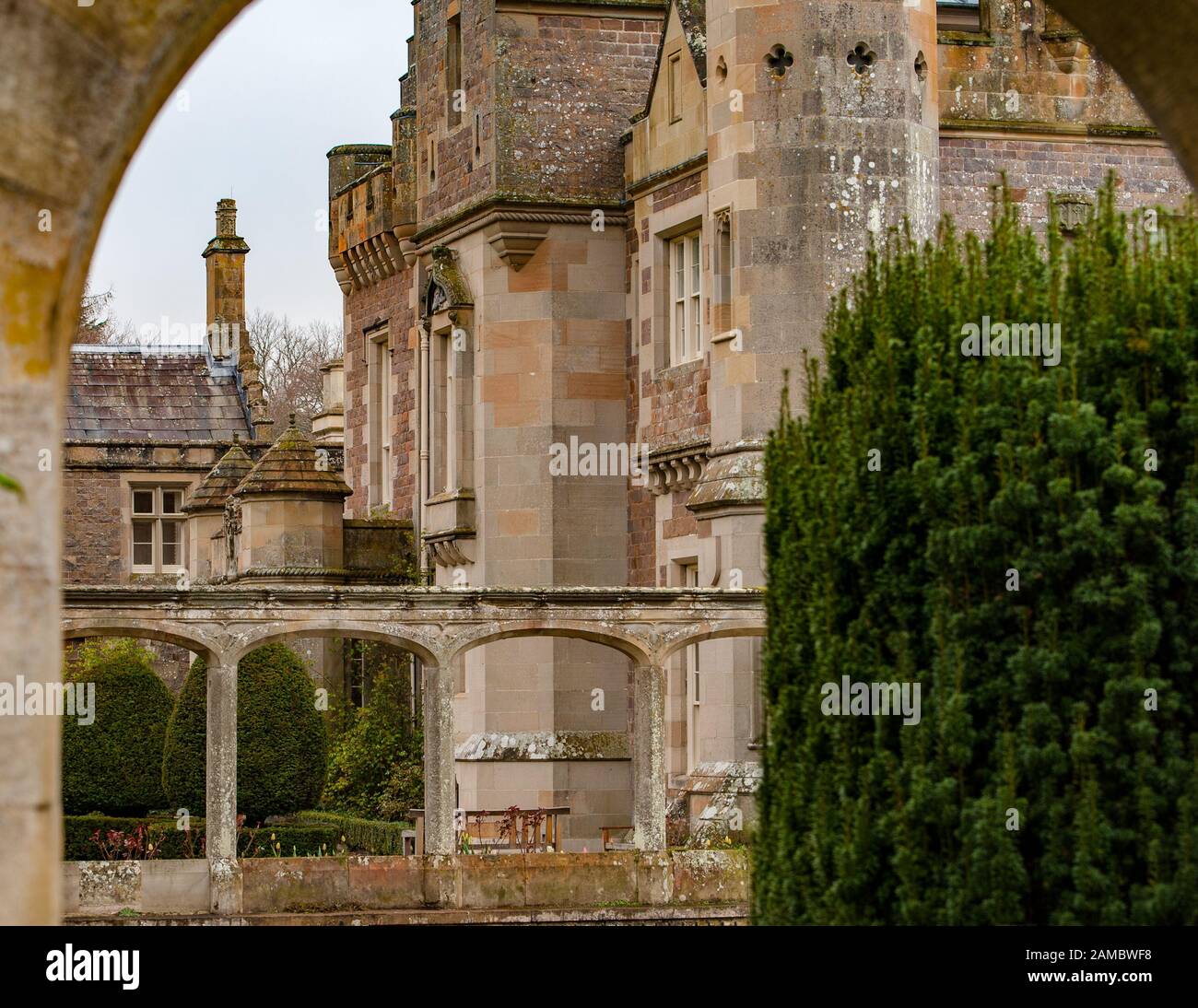 Vegetation inside building hi-res stock photography and images - Alamy